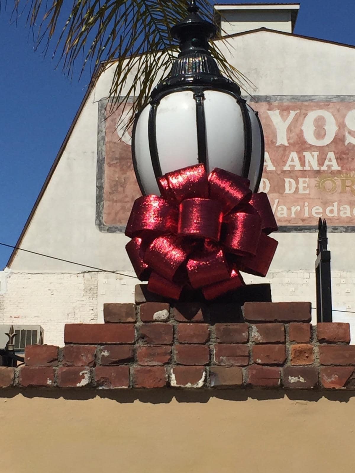 Custom Metallic Bow for Lamp Post